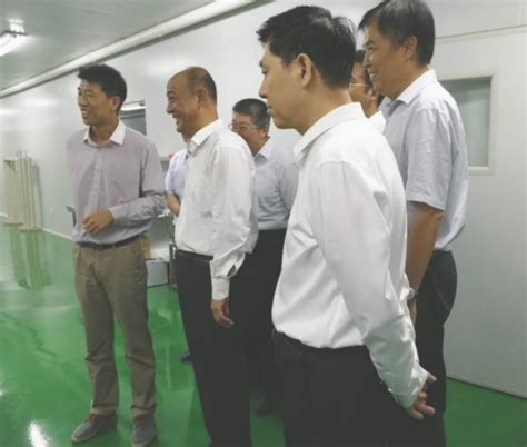 2017年9月6日上午保定市委书记聂瑞平等领导到我司参观并指导工作 保定中创燕园半导体科技有限公司