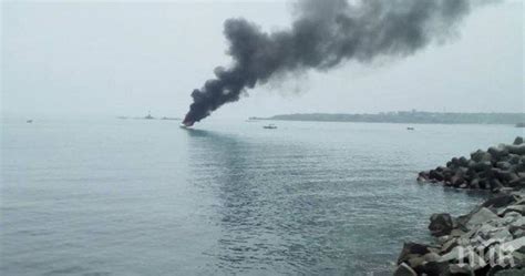 ИЗВЪНРЕДНО Яхта изгоря на пристанището в Царево Информационна агенция ПИК