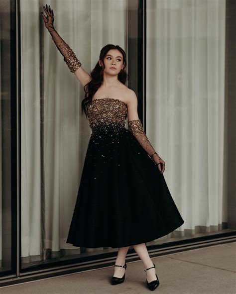 Anna Cathcart 12 20 2022 • Celebmafia