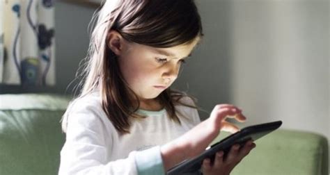 Giúp cha mẹ xử trí khi phát hiện con trẻ xem phim sex