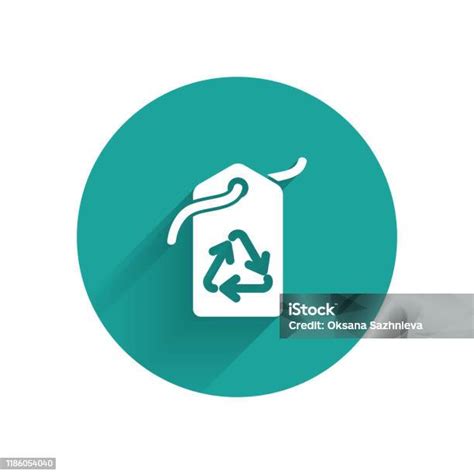 긴 그림자로 격리 된 재활용 기호 아이콘이있는 흰색 태그 배너 라벨 태그 로고 에코 그린 스티커 녹색 원 버튼입니다 벡터 일러스트레이션 0명에 대한 스톡 벡터 아트 및 기타