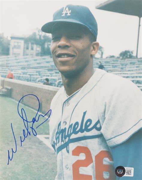 Willie Davis Signed Dodgers 8x10 Photo Beckett Pristine Auction