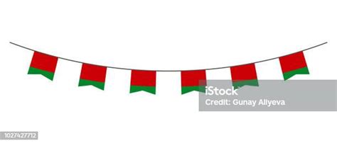 벨로루시의 국기의 색상에 멧 새 장식입니다 화 환 축 하 축제 카니발 파티에 대 한 밧줄에 페 넌 트 8 월 18 일에 벨로루시의 국경일에 대 한 국가 관광명소에 대한 스톡