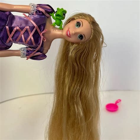 Disney Tangled Princess Doll Rupunzel Pascal Chameleon Lizard Figure