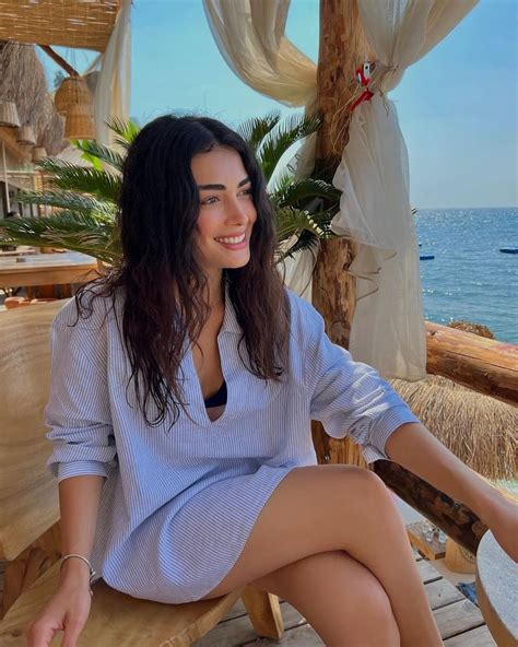 Meet Ozge Yagiz The Stunningly Beautiful Turkish Actress