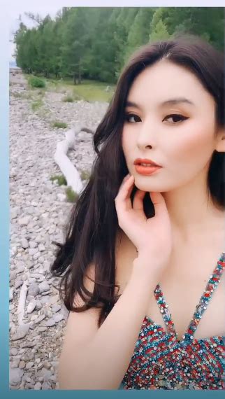 “Топ модель” загвар өмсөгч О Пүрэвдуламын гэрэл зургаас · Dorgio Mn