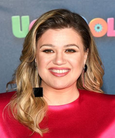 Kelly Clarkson Blonde And Red Highlights Kelly Clarkson Shares