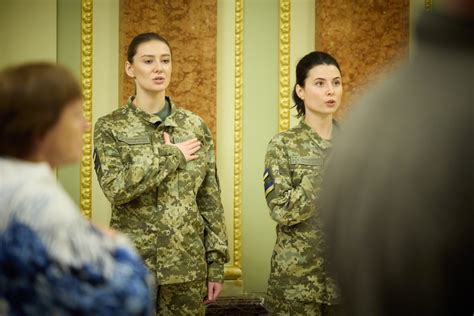 Президент вручив сертифікати на квартири Героям України та їхнім родинам Продовжуємо традицію