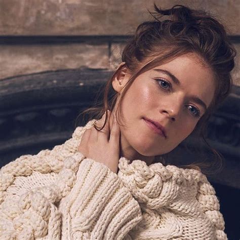 Rose Leslie Scrolller