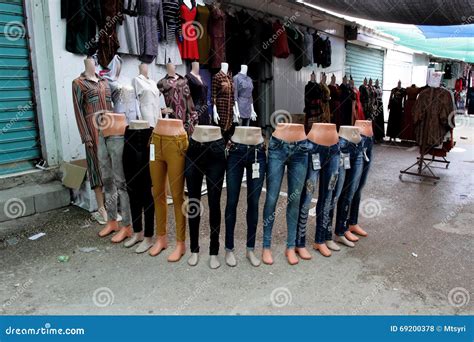 Манекены в магазине одежды редакционное стоковое фото изображение насчитывающей клиент 69200378