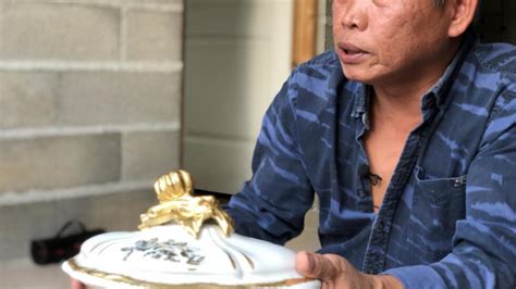 លោក ស សុខសឿន អ្នកគូរ លើ ចាន ព័រសឺឡែន នៅ ប្រទេស បារាំង បទយកការណ៍