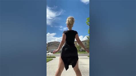 Thicc Snow Bunny Twerking Youtube
