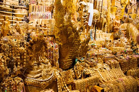 วัดมณีวงศ์ หรือ วัดมณีวงศ์ ในจังหวัดนครนายก ประเทศไทย ภาพสต็อก ดาวน์โหลดรูปภาพตอนนี้ Istock