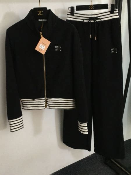 Комплект одежды Miu Miu купить на Ozon по низкой цене 1725907259