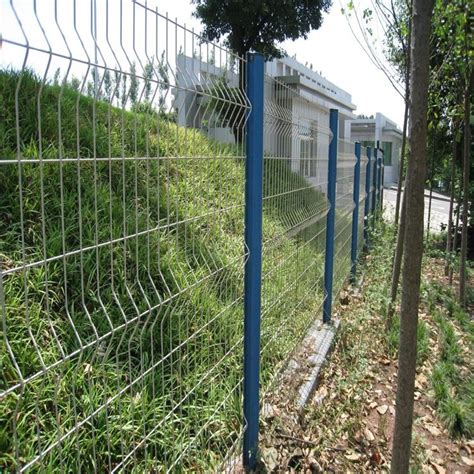 公路隔离护栏网常以多种形式展现