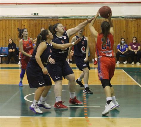 ΜΠΑΣΚΕΤ ΓΥΝΑΙΚΕΙΟ ΜΕ ΤΟ ΔΕΞΙ ΚΑΙ ΤΑ ΚΟΡΙΤΣΙΑ ΜΑΣ