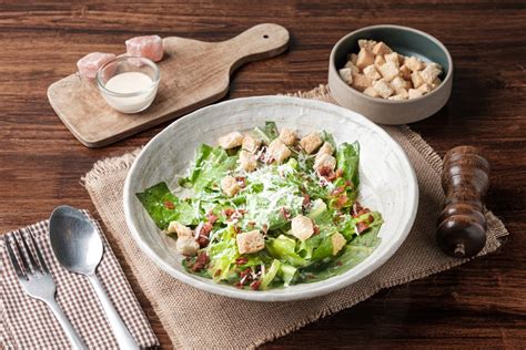 Салат «Цезар»: рецепти на свята і на кожен день – bit.ua