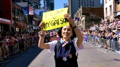 윤여정의 커밍아웃 10여 년 전 엄마의 답이 떠올랐다