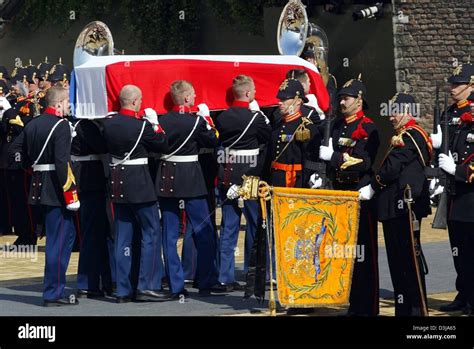 Dpa Guards Of Honour Carry The Coffin Of Former Dutch Queen Juliana