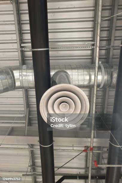 건물 내 에어컨 환기 덕트 및 조명 급기관에 대한 스톡 사진 및 기타 이미지 급기관 실내 0명 Istock