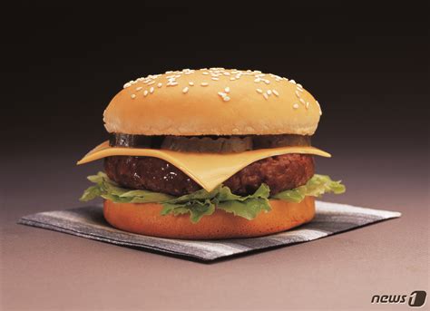 햄버거 가격 1년 만에 17 올랐다…19년 만에 최고 네이트 뉴스