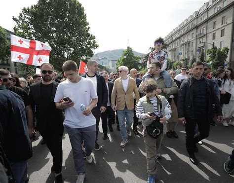 ქართული 17 მაისი ოჯახის სიწმინდისა და მშობლების პატივისცემის დღე Facebook