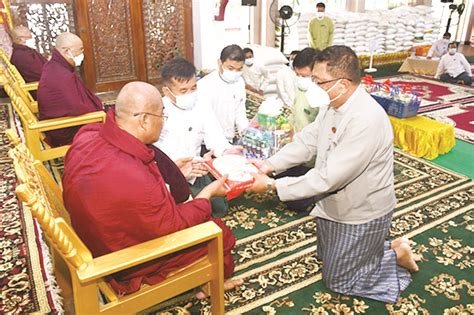 တပ်မတော် ကြည်း၊ ရေ၊ လေ မိသားစုများနှင့် စေတနာရှင်ပြည်သူများက ဆွမ်းဆန်တော်၊ ဆီ၊ ဆား၊ ပဲ၊ဆေး ဆွမ