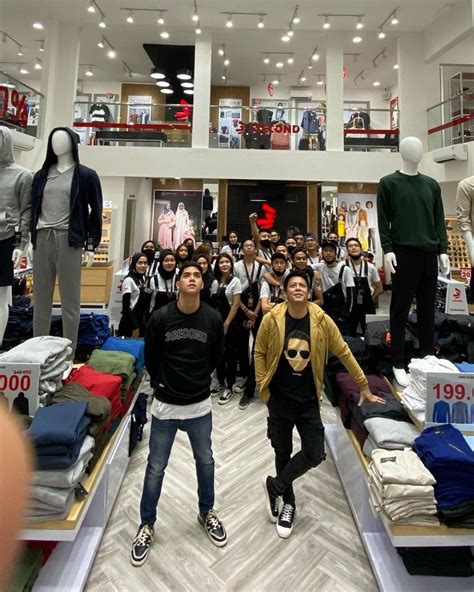 Pesona Ariel Noah Makin Matang Makin Gagah Di Usia