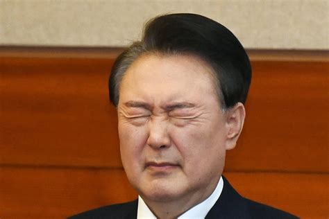 尹 집무실에 ‘비밀 공간…은밀히 진행된 “현금거래” 논현일보