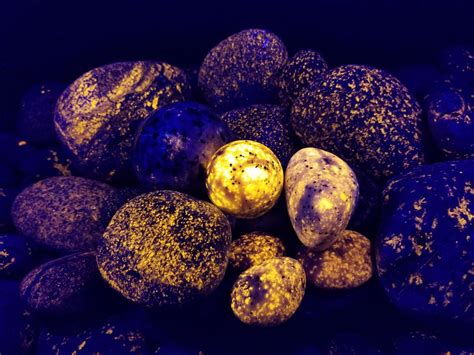 Behold The Glowing Yooperlite Rocks Of Lake Superior Boing Boing