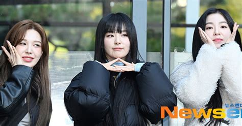 레드벨벳 웬디 슬기 아이린 꽃받침도 제각각이지만 예뻐~ [포토엔hd]