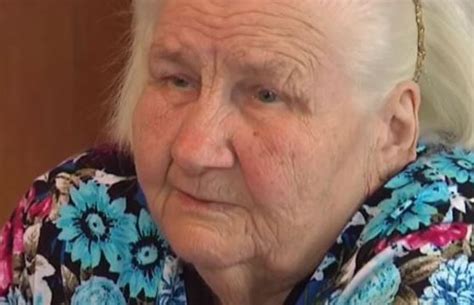 Дружина втомилася доглядати літню свекруху і вигнала її поки чоловік був у відрядженні А коли