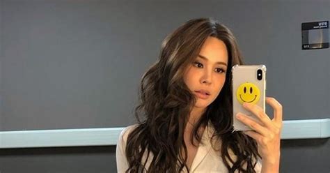 아이비 롱 웨이브헤어로 뽐낸 고혹적 섹시美