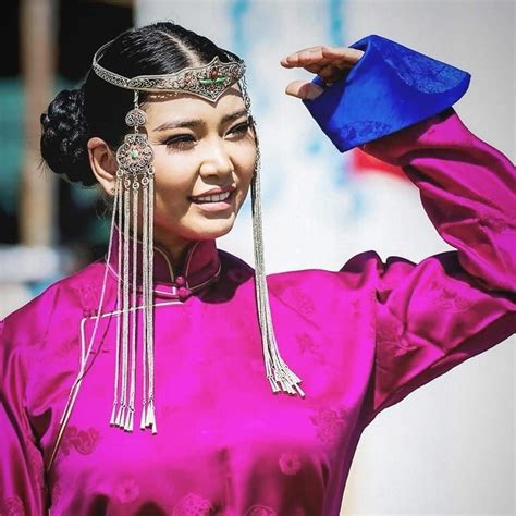 Дорнын цагаан саран дууг Я Гэрэлчулуун гоё дуулжээ ️👍 Гоё Дуучид Follow дарж илүү их эерэг