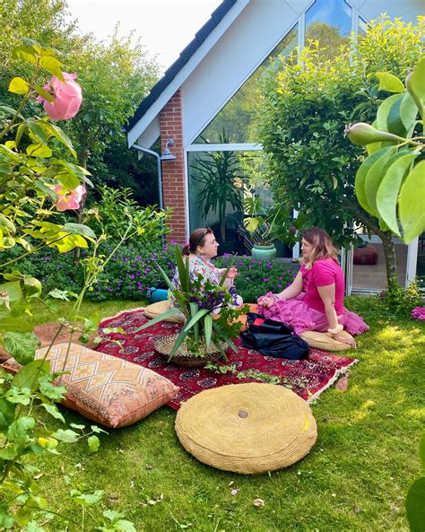 Søstre Mod Vold Og Kontrol Det Er Vigtigt At Alle På Et Oplyst