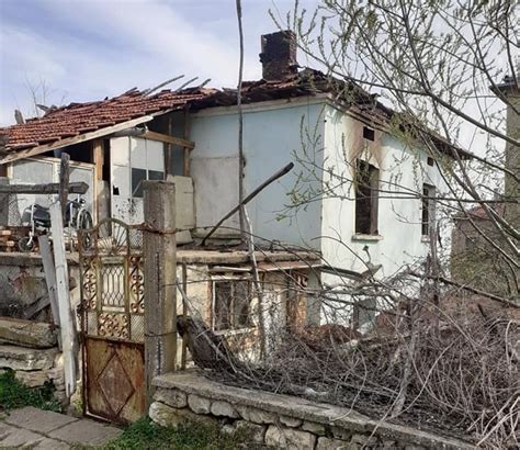 Хора помогнете Голям пожар съсипа къщата и имуществото на семейство от Девене обявиха