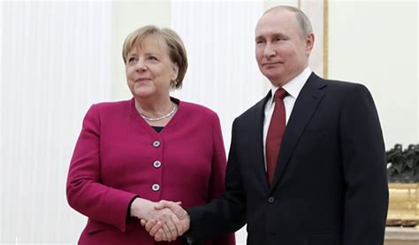 Меркель приховувала інформацію про тактику шантажу Путіна Збруч