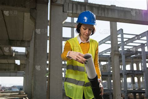 蓝图女性建筑师专业人员肖像建筑承包商技术商业金融和工业草图建筑