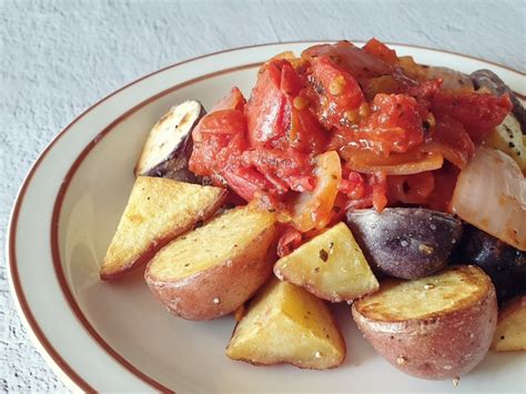 홍감자 자색 감자요리 감자구이와 즉석 토마토소스