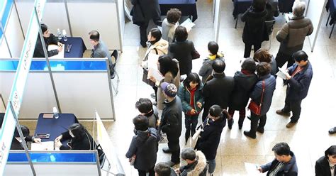 면접 순서 기다리는 구직자들