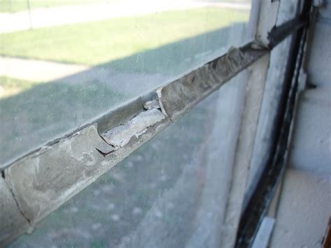 Asbestos Window Glazing Compound Damaged Example Of Dama Flickr
