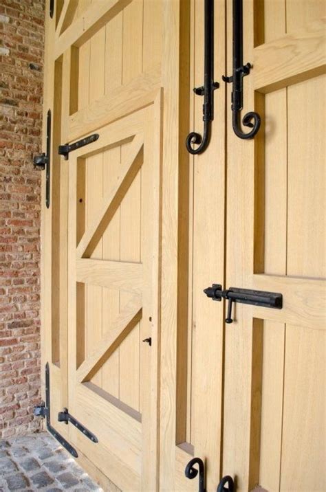 Houten Schuifdeuren Met Metalen Handvatten Oude Schuurdeuren Cottage Huis Ontwerpen Rustieke