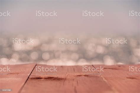 추상적인 자연 여름 또는 봄 바다 바다 배경 황금빛 따뜻한 물 표면에 작은 파도가 일몰에서 보케 조명과 모션 블러 휴일 휴가 및 레크리에이션 배경 개념 0명에 대한 스톡