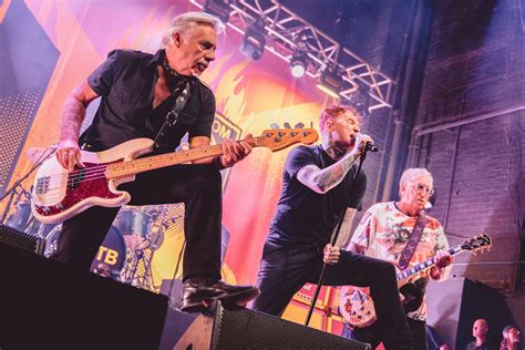 Рукописные тексты Sex Pistols выставили на продажу