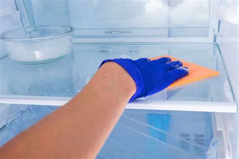 Неприємний запах в холодильнику Як прибрати запах