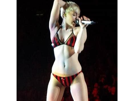 Celebrity Sex Miley Cyrus Performs Live While Nearly Nude Yourtango