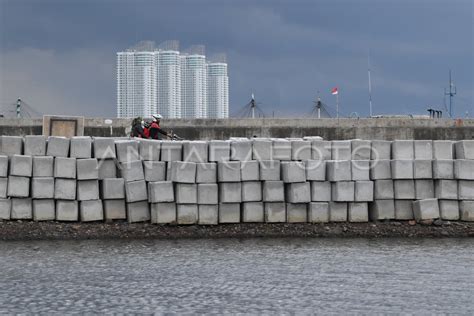 Jakarta Sea Safety Embankment Antara Foto