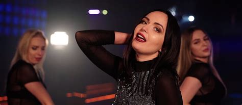 Premiera Kayla Idzie Na Sam Szczyt Nowo Pt Patrzy E Na Mnie