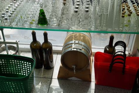 ΑΣΗΜΙΝΑ ΑΚΤΥΠΗ ΚΡΑΣΣΑ And ΣΙΑ Ε Ε ΒΑΖΑ ΜΠΟΥΚΑΛΙΑ ΠΛΑΣΤΙΚΑ ΒΑΡΕΛΙΑ ΞΥΛΙΝΑ ΖΩΓΡΑΦΙΣΜΕΝΑ