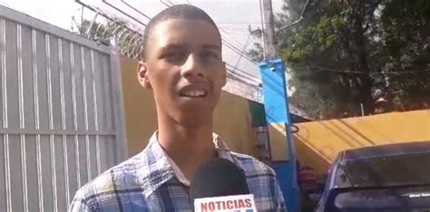 Joven De A Os Vota Por Primera Vez